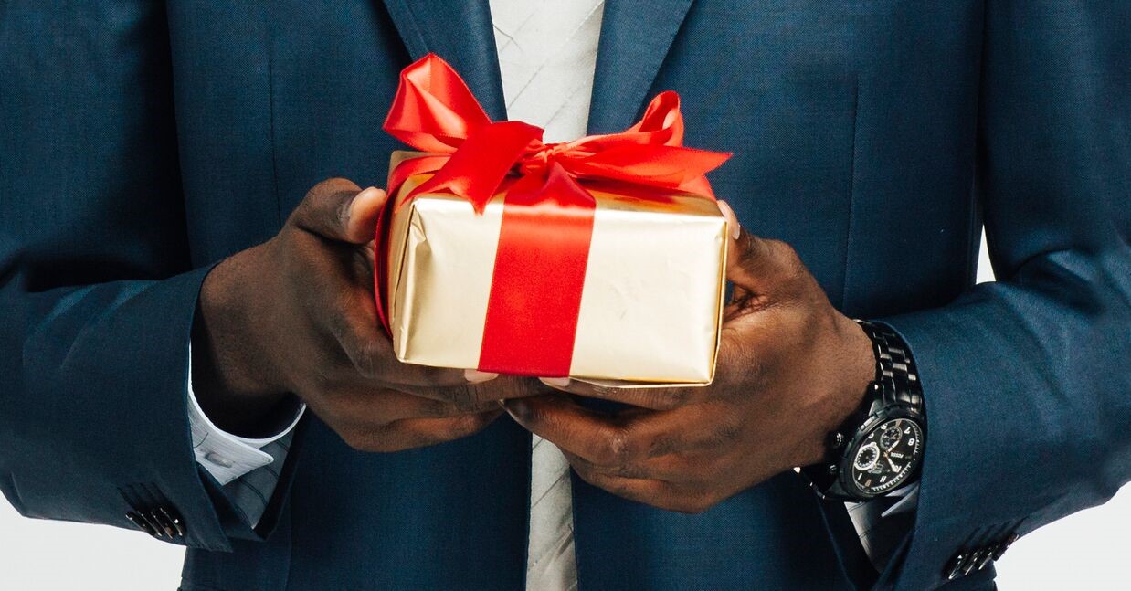 10 Thoughtful and Personal Gifts for Men this year | Pinstripe Men's ...